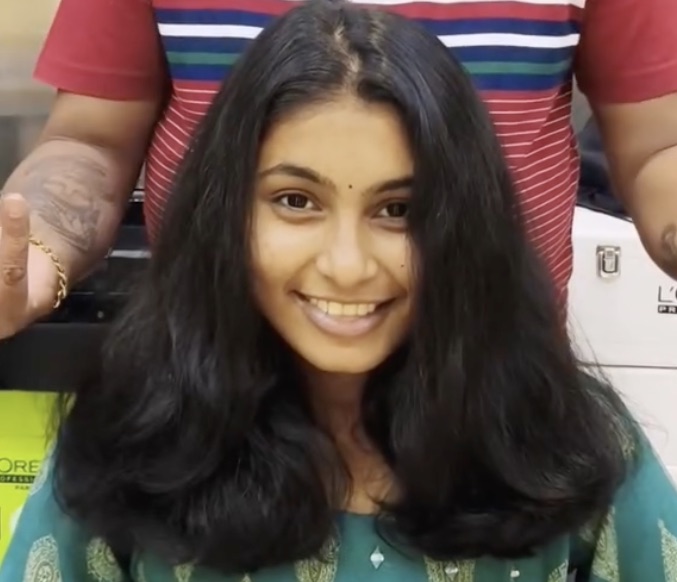 She Walked Into the Salon With Long Hair and Left Completely Bald and ...